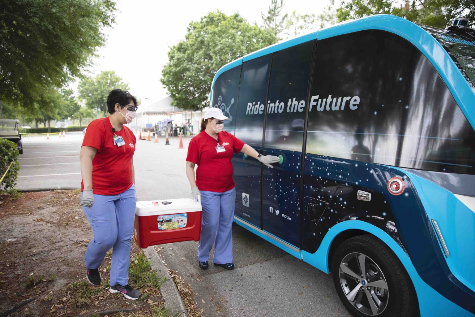 Autonomous Shuttles Delivering COVID-19 Tests at Mayo Clinic in Florida ...